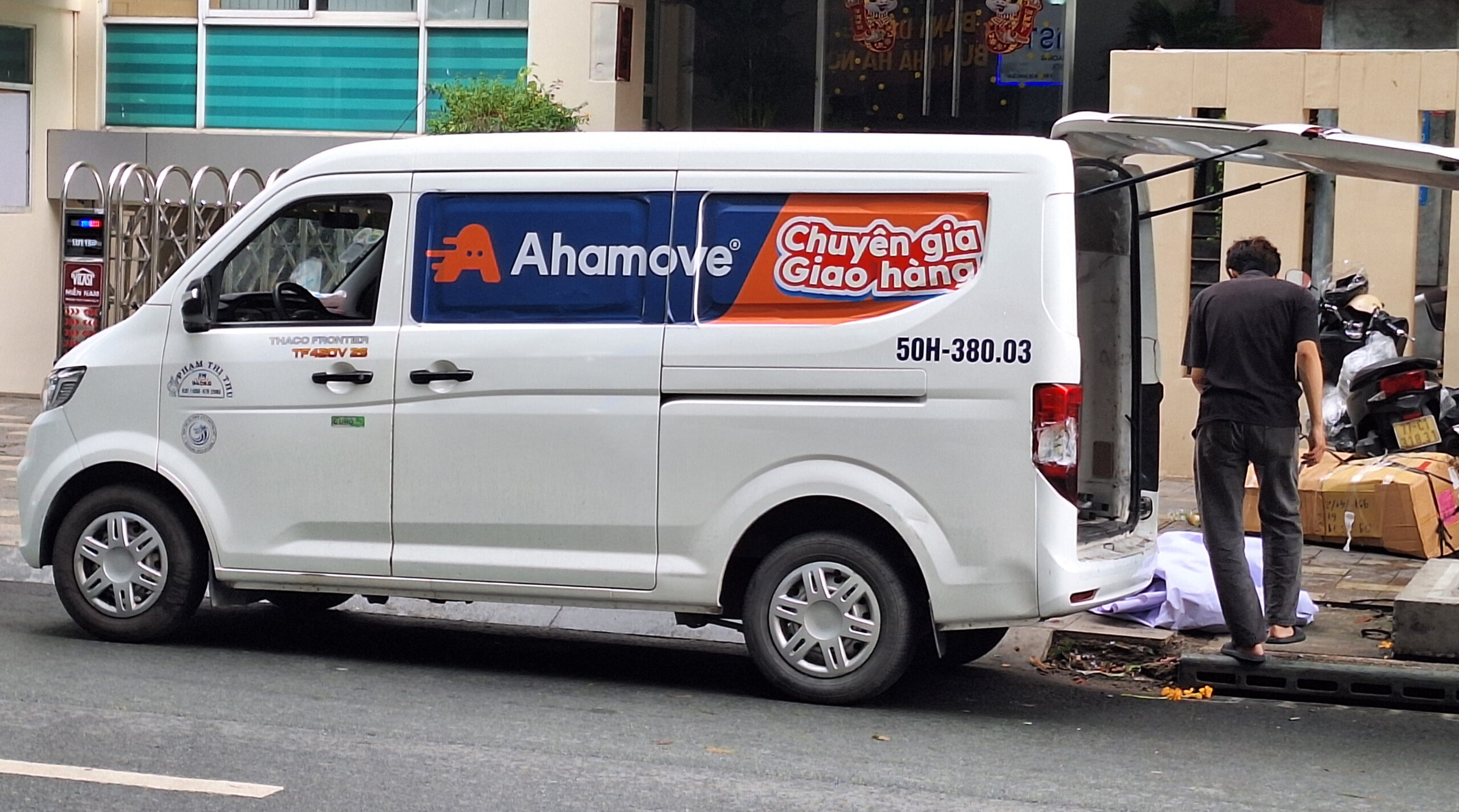 Last-Mile Delivery in Vietnam 2025: Market, Challenges & Trends